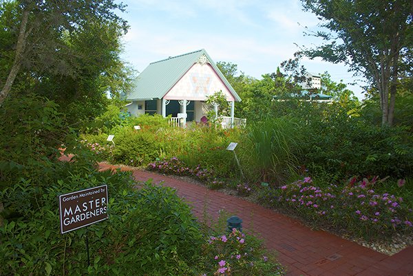Fruitville’s Reading Garden - Friends of the Fruitville Public Library